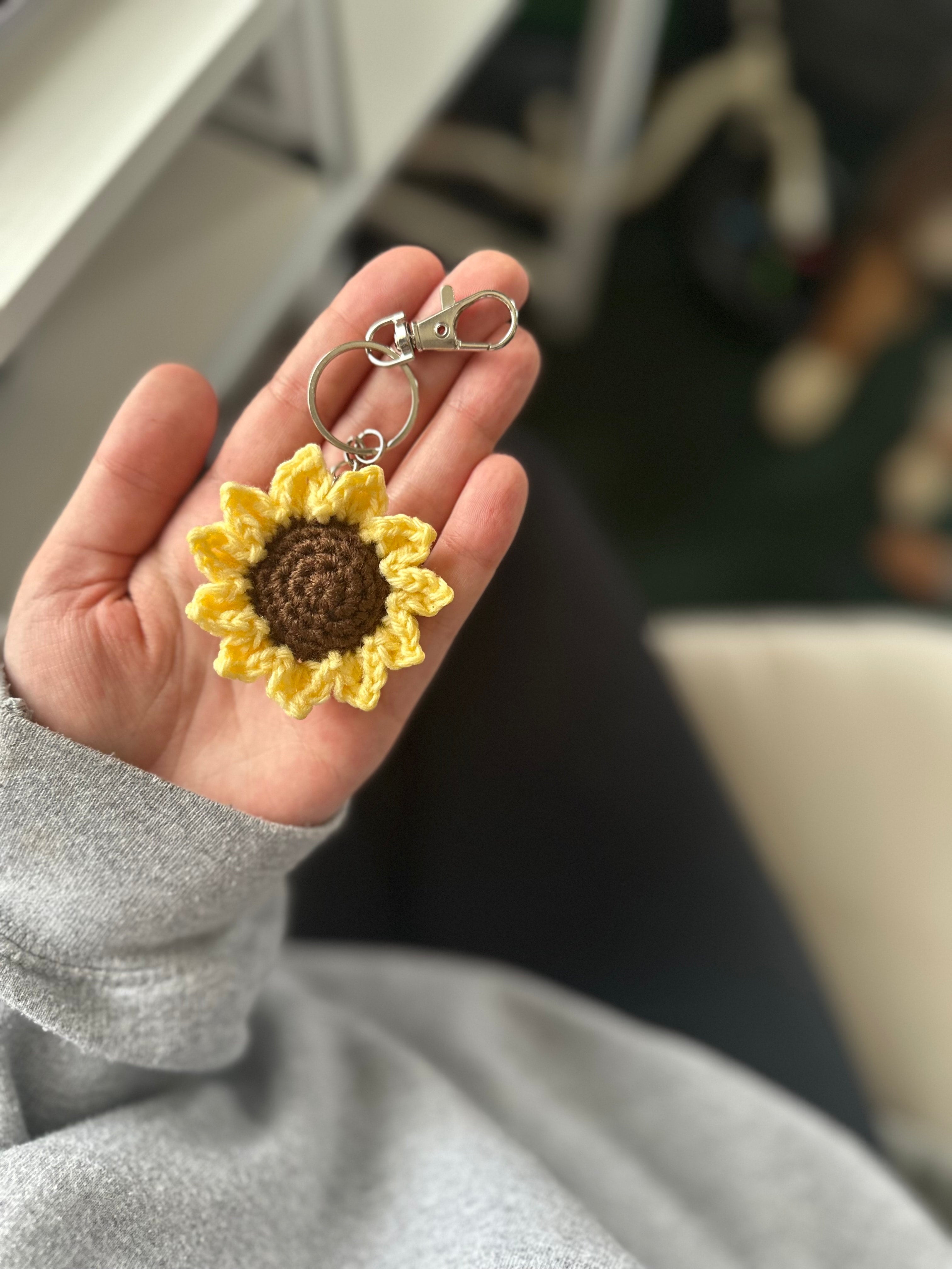Mini Crochet Sunflower Keychain – Handmade Yarn Gift for Bags, Keys & Decor | SPL3 Handmade